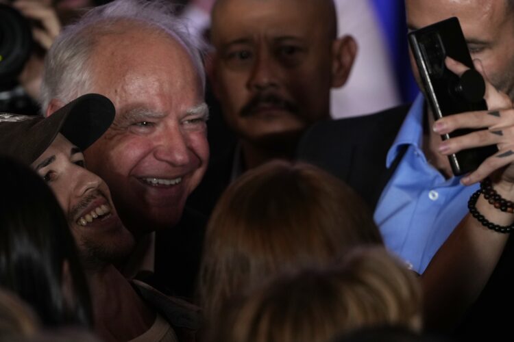 Walz attends Michigan-Minnesota college football game | News, Sports ...